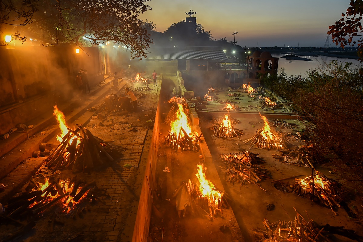 Covid scene in 2021! Most defining images of pandemic which took ...