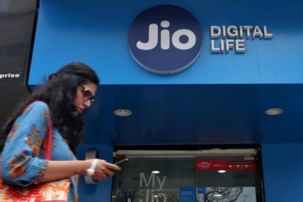 Jio Rs 2,999 annual prepaid recharge plan launched for heavy data users ...