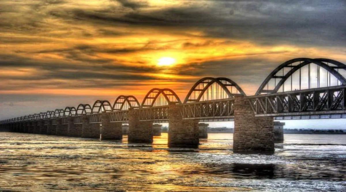 Train speed on Godavari Arch Bridge in Andhra Pradesh increased to 50 ...
