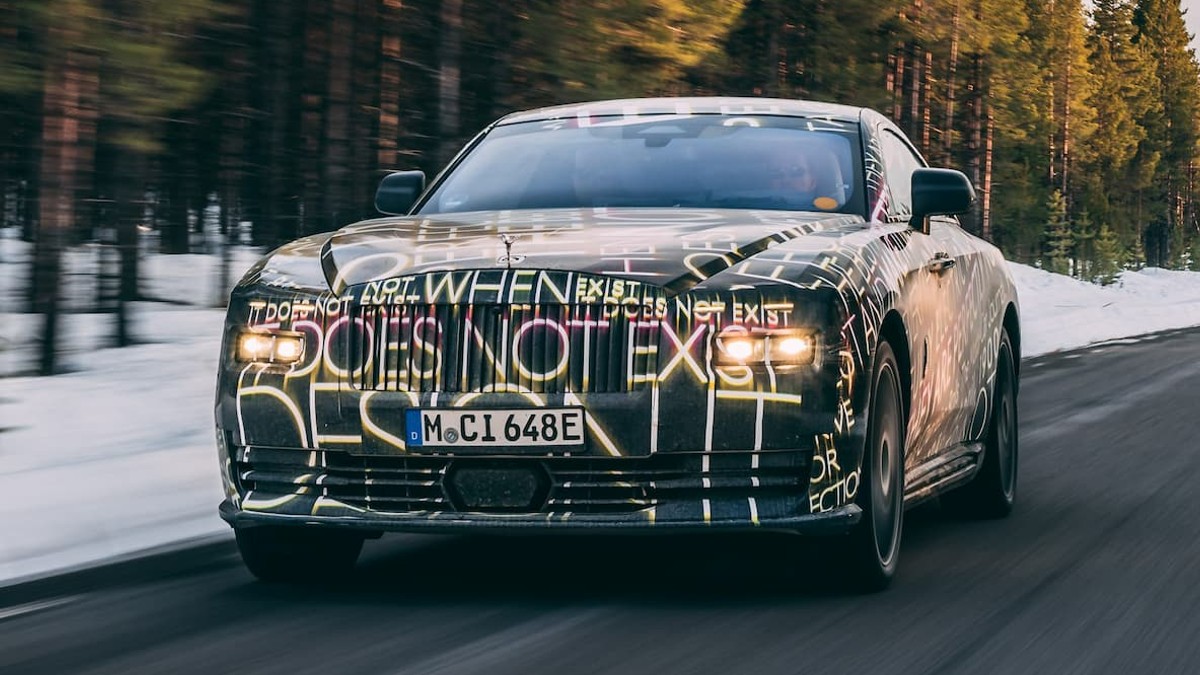 Rolls Royce goes electric! RR Spectre EV interior spied - Car News ...