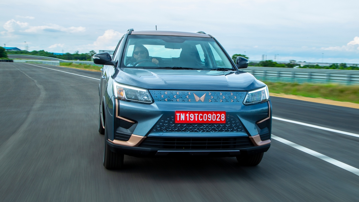 Mahindra XUV400 electric SUV bookings open: Priced from Rs 15.99 lakh - Car News | The Financial ...