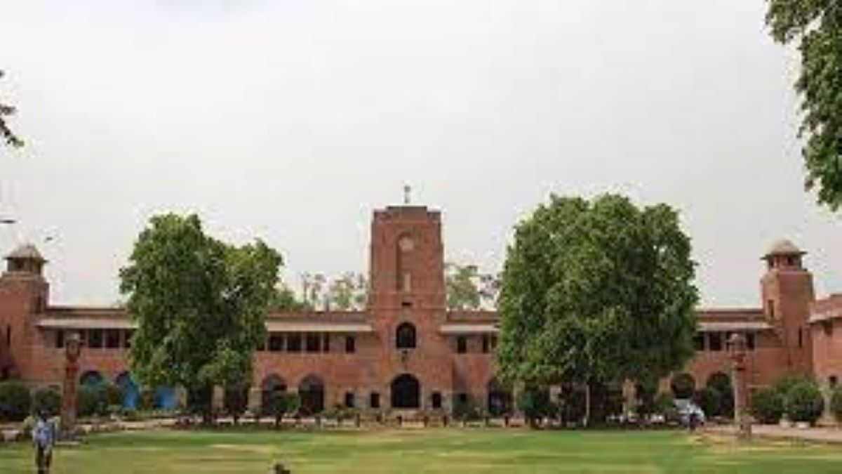 DU asks students to be cautious while filling up admission forms ...