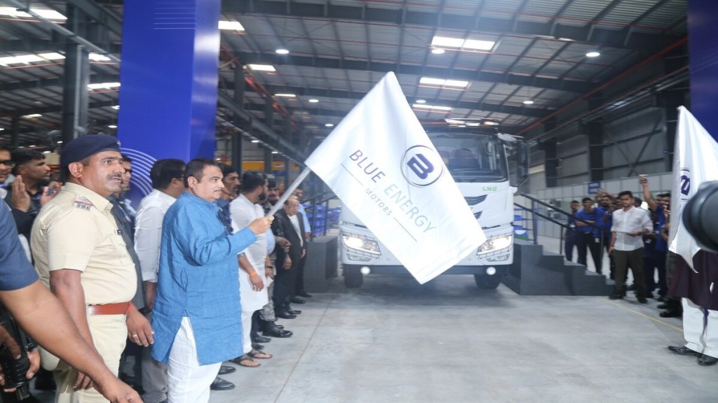 Blue Energy Motors launches LNG-fueled truck facility in Pune - Express ...