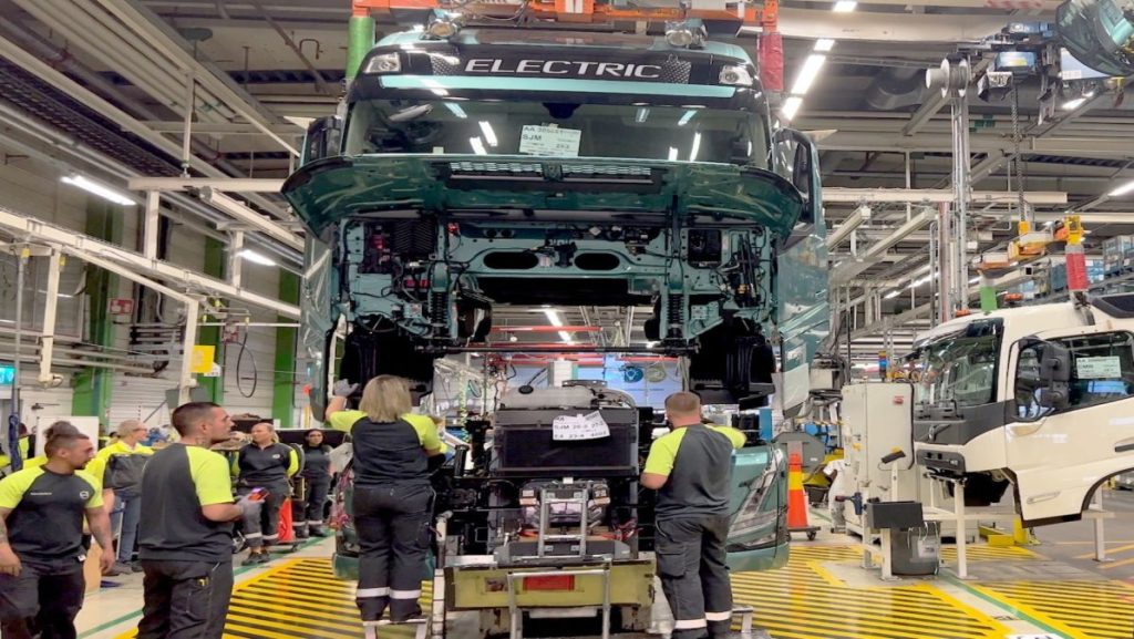 Volvo Trucks begins series production of heavy electric trucks ...
