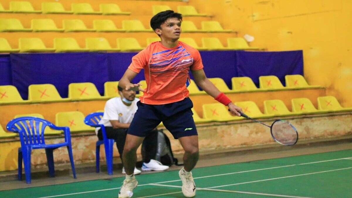 India’s Sankar Muthusamy wins silver medal at BWF World Junior ...