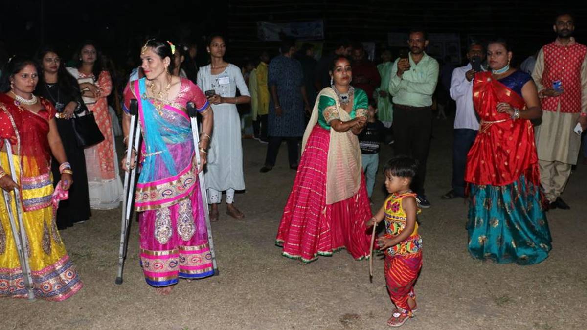 Garba program for Divyang! Ritu Rathi of Ek Soch NGO organises Garba ...