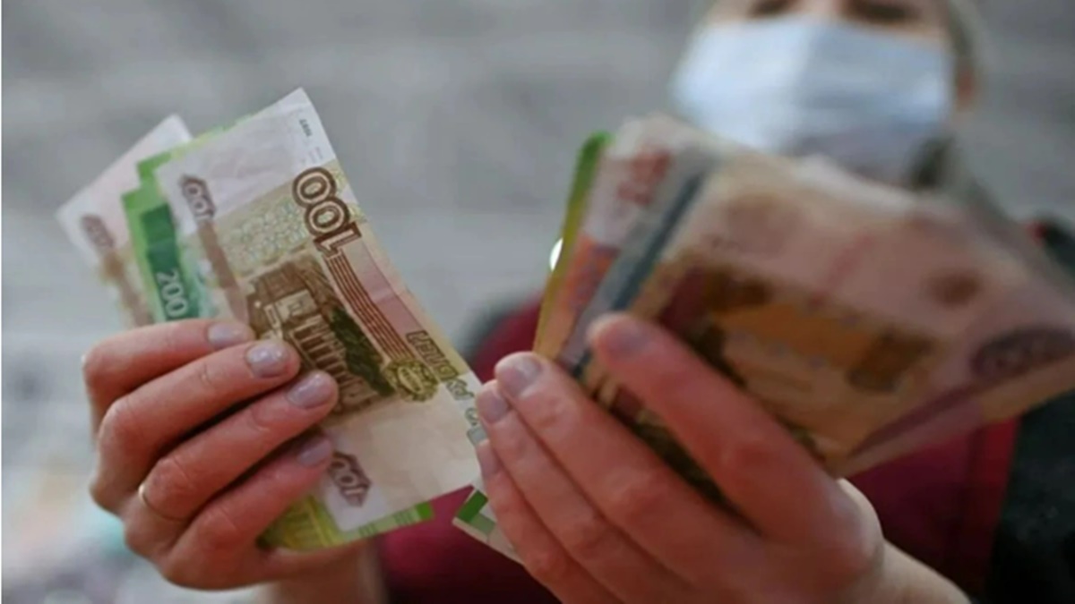 Russian rouble strengthens as cenbank leaves key rate unchanged ...