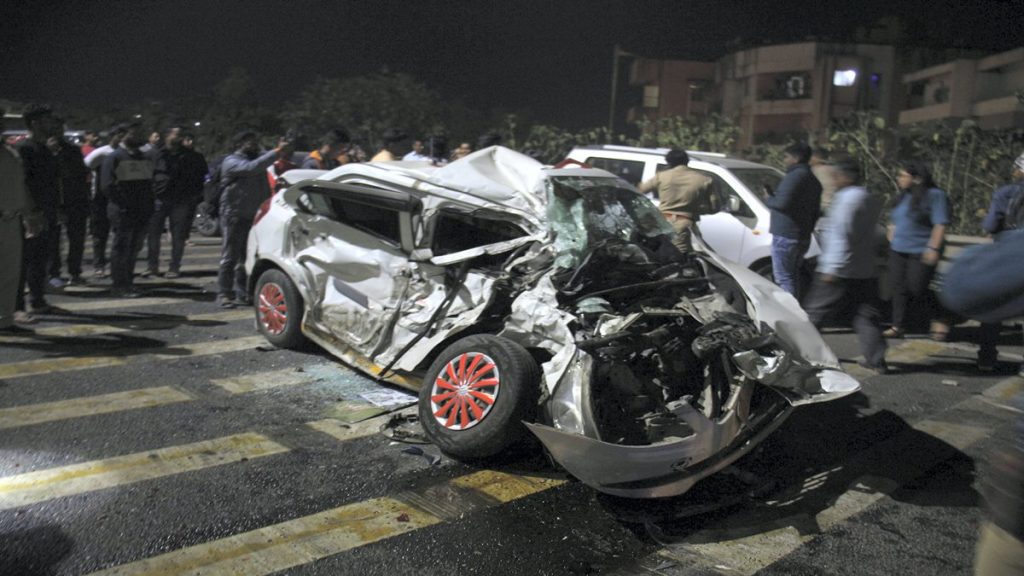 Over 20 vehicles damaged after truck loses control on Pune bridge, 8 ...