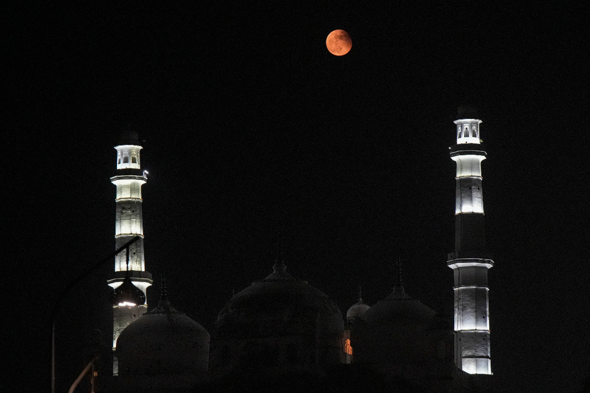 Lunar Eclipse 2022: Did you get a glimpse of Chandra Grahan? This is ...