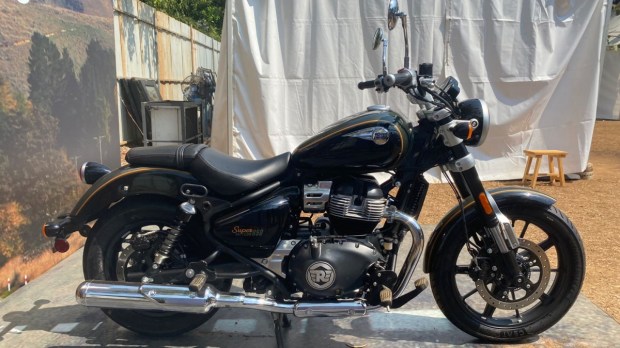 Royal Enfield Super Meteor 650 unveiled, India launch January 2023 - Bike News | The Financial ...
