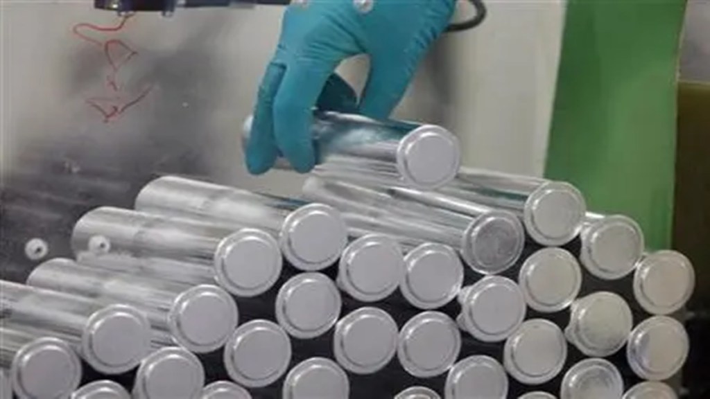 EV maker WardWizard to raise Rs 1300 cr, set up li-ion cell factory ...