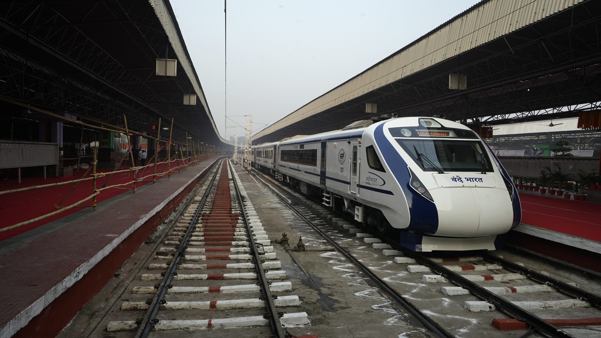 22301/22302 Howrah – New Jalpaiguri Vande Bharat Express Tatkal booking ...
