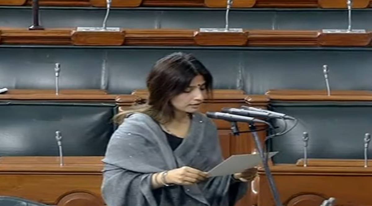 Dimple Yadav takes oath as Lok Sabha MP, seeks blessings from Sonia ...
