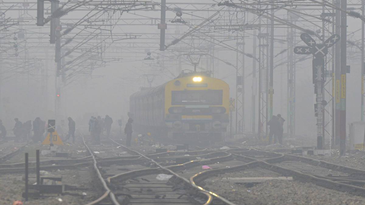 Over 450 trains affected as dense fog engulfs North India, IMD issues orange alert in the region ...