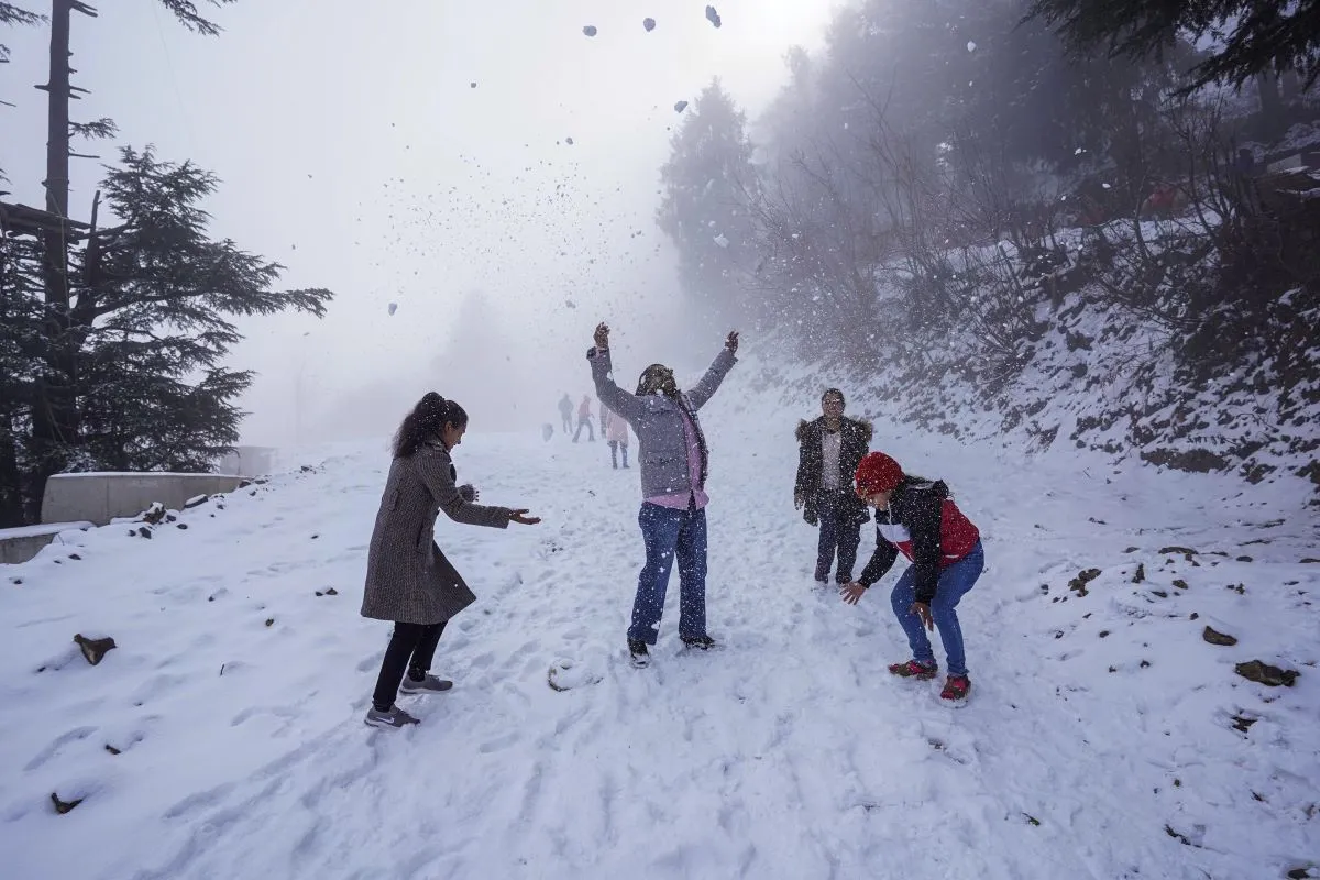 Himachal snowfall: Tourist footfall increases in snow-clad Shimla ...