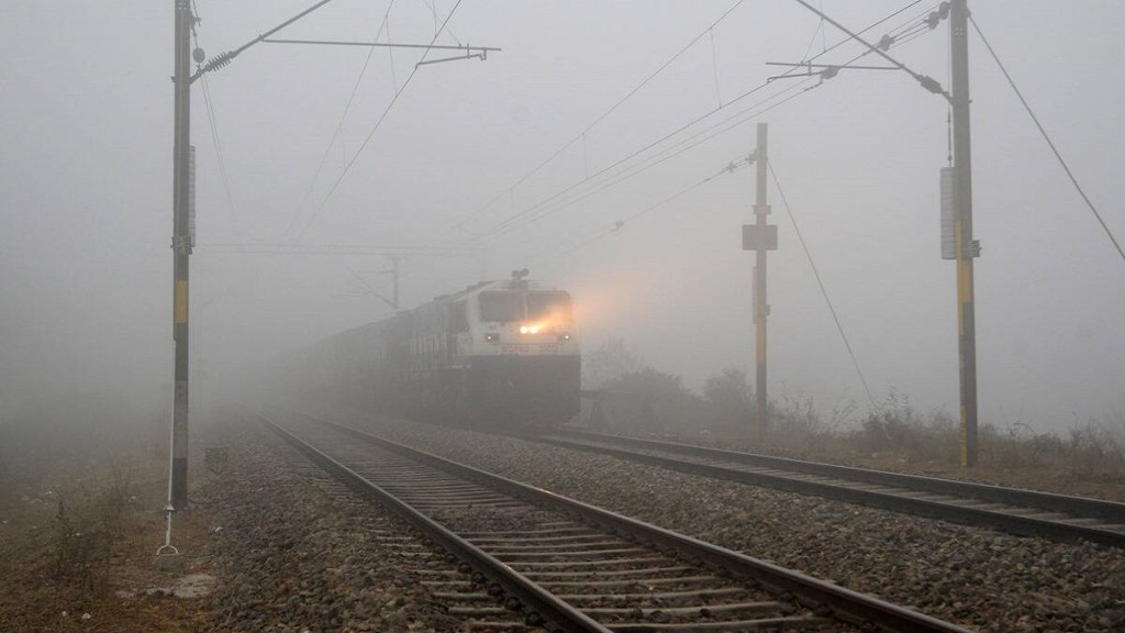 Railway movement affected amid cold wave in North India, Delhi airport issues fog alert – Full ...