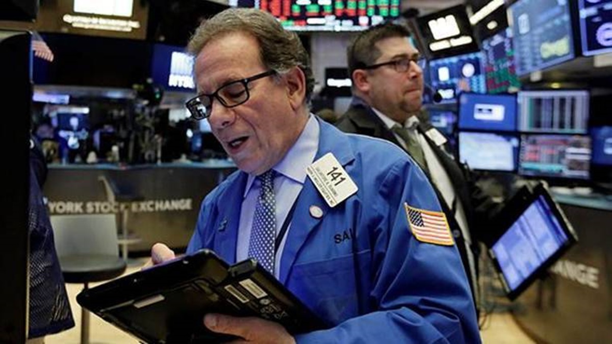 US Stocks: Nasdaq falls as megacaps drop ahead of earnings, Fed meet in ...