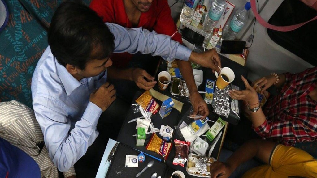 IRCTC’s new Whatsapp service to deliver food at your berth! Details ...