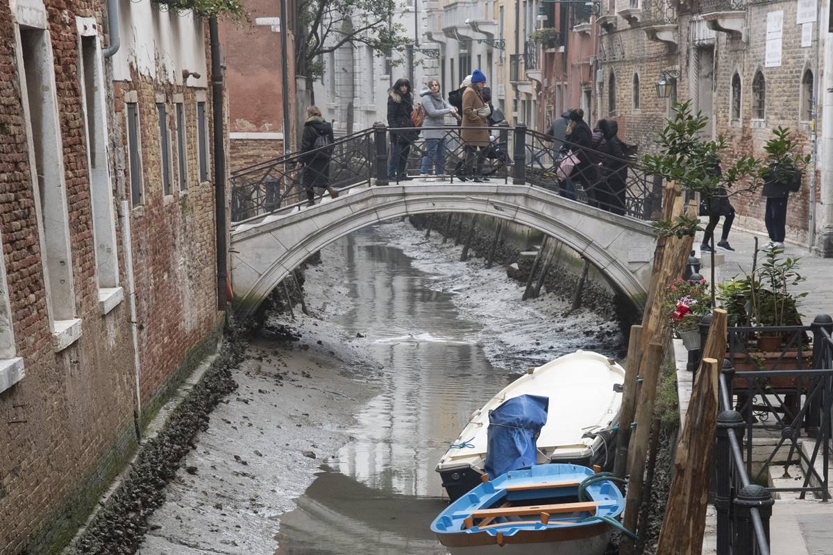 Venice’s famous canals run dry as drought threatens Italy; See Pictures ...