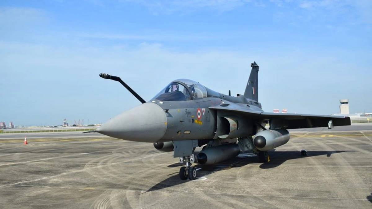 How India’s LCA Tejas fares against Chinese J-10C fighter jet - Defence ...