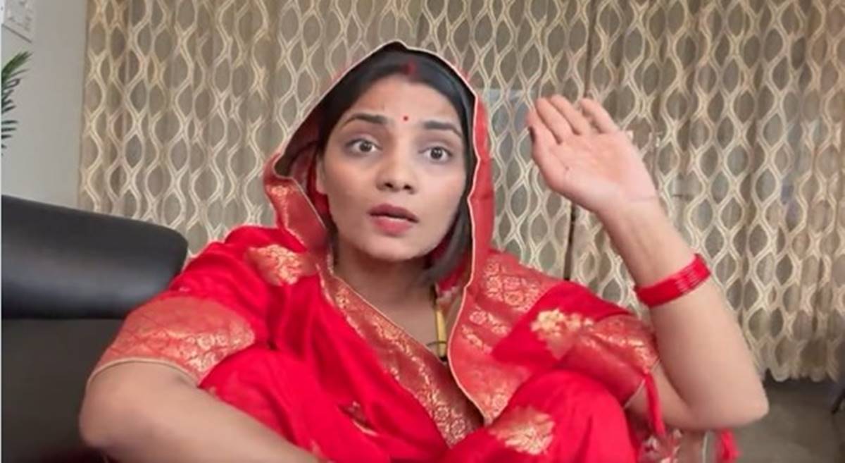 Folk singer Neha Singh Rathore faces heat for ‘UP mein ka ba’, UP ...