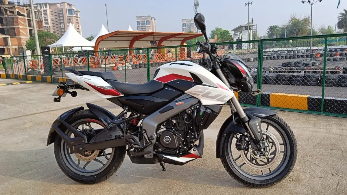 2023 Bajaj Pulsar NS200 vs N250 vs RS200: Clash of the Pulsars! - Bike News | The Financial Express