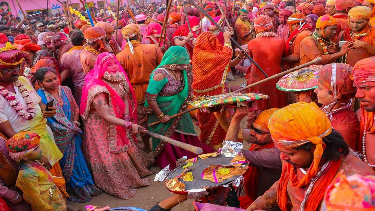 Lathmar Holi: Nandgaon-Barsana usher in a myriad of colours and also ...