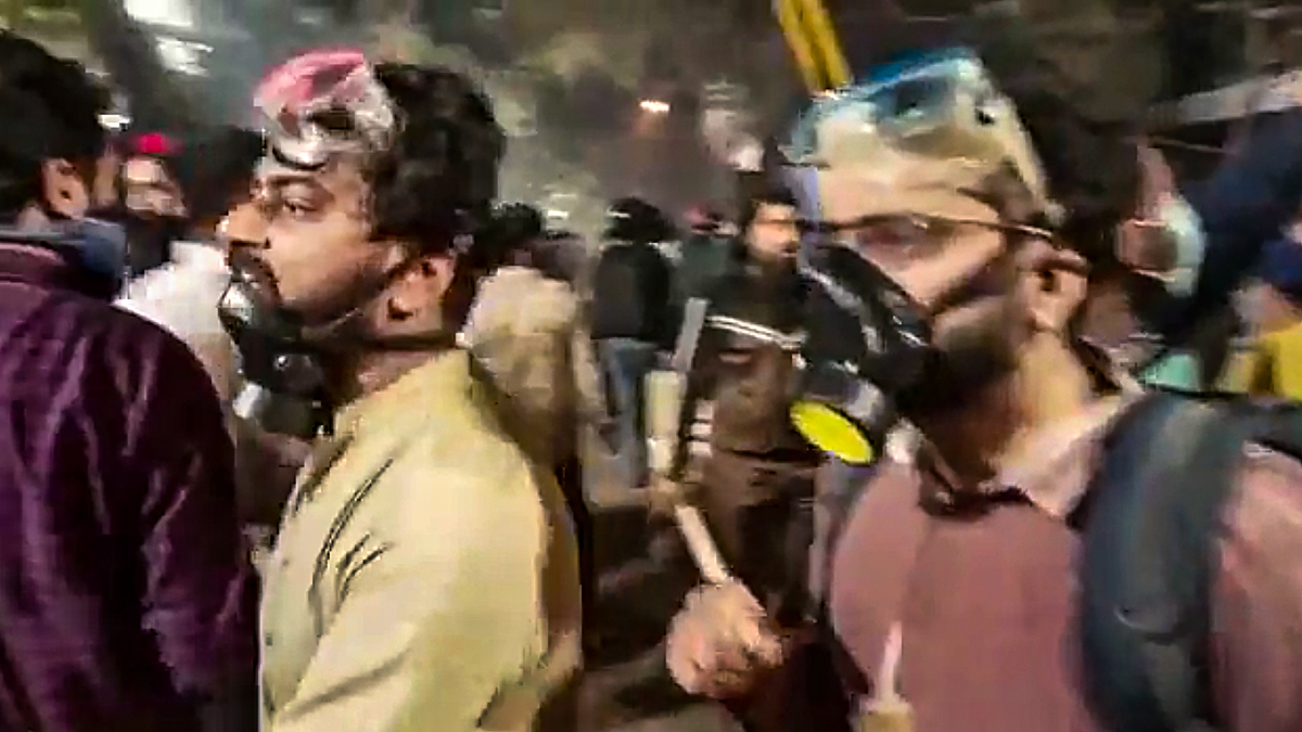 Pakistan News Highlights: Standoff continues outside Imran Khan’s house ...