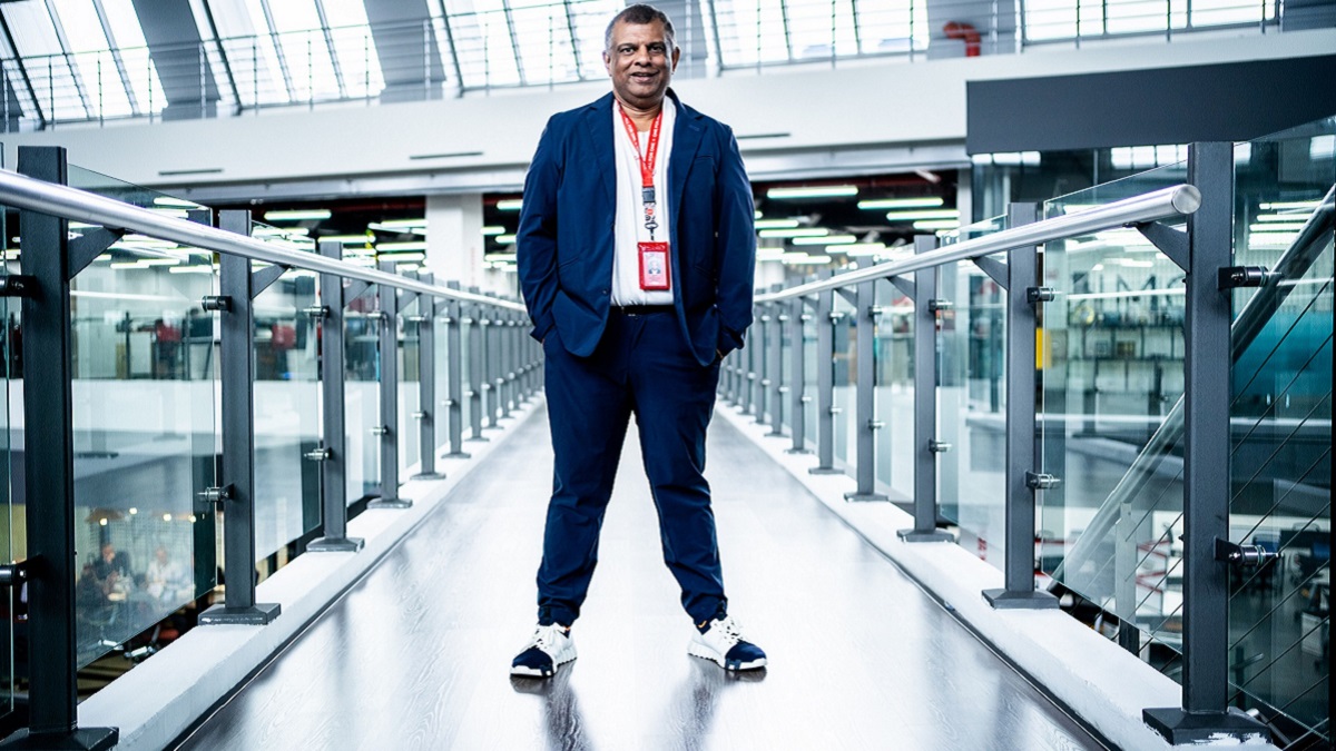 Low-cost airline kingpin Tony Fernandes prepares for life after AirAsia ...