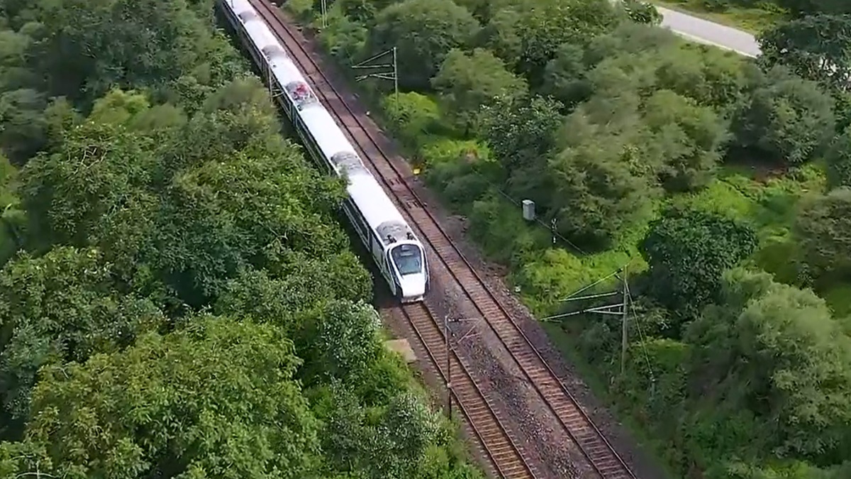 PM Modi flags off Dehradun-Delhi Vande Bharat Express; know inaugural run, stoppages and other ...