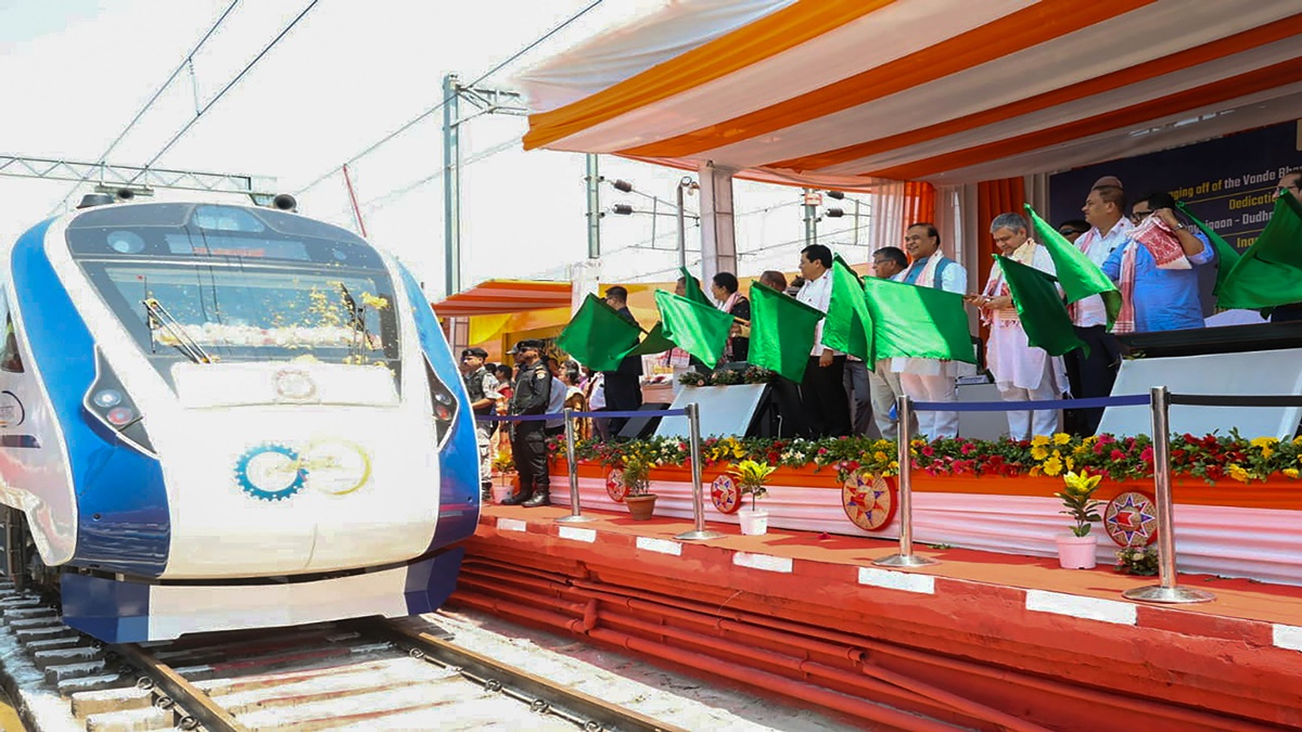 Guwahati-New Jalpaiguri Vande Bharat Express receives thrilling welcome ...