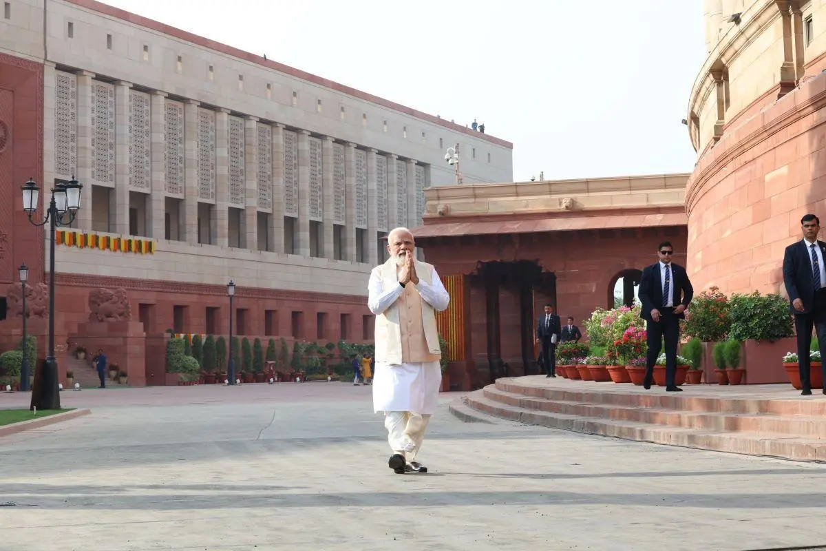 PM Modi unveils new Parliament building, installs ‘Sengol’ in LS ...