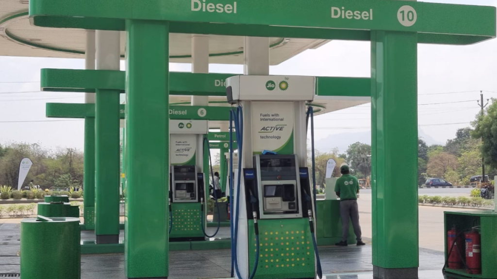 Jio-bp launches additivised diesel that claims to offer improved fuel ...