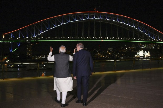 PM Modi’s rockstar welcome in Sydney lights up Australia in tricolour | See Photos - business ...