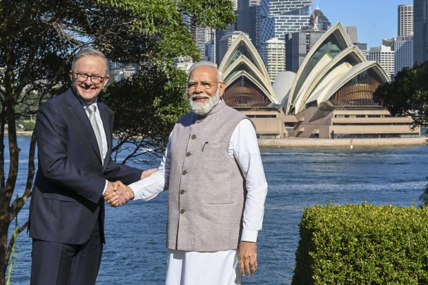 PM Modi’s rockstar welcome in Sydney lights up Australia in tricolour | See Photos - business ...