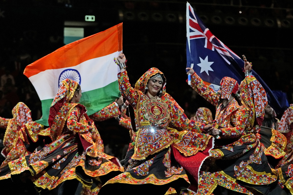 PM Modi’s rockstar welcome in Sydney lights up Australia in tricolour | See Photos - business ...