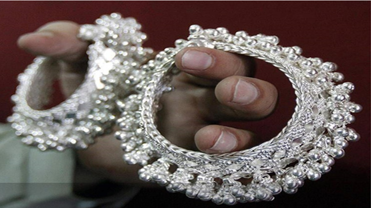 Silver ETFs shine, AUM at Rs 1,800 cr - Commodities News | The ...