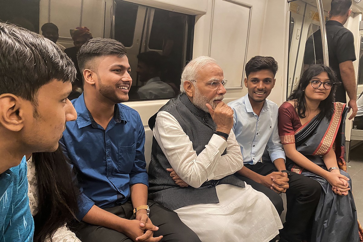 PM Modi boards Delhi Metro! Interacts with commuters - See Photos ...
