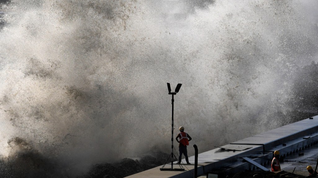 Cyclone Biparjoy Live Updates: Mumbai braces for heavy rains - India ...