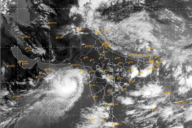Cyclone Biparjoy: High waves hit Mumbai! Gujarat braces itself as sea ...
