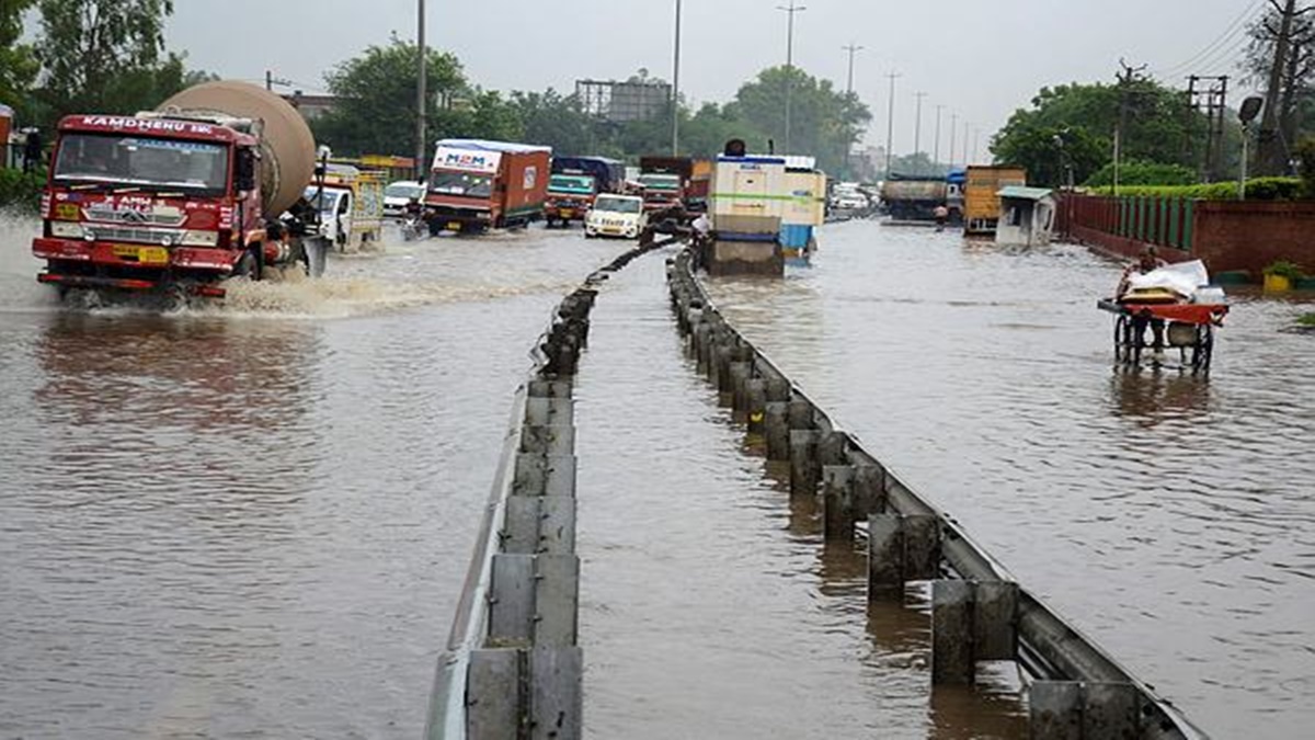 India weather Highlights: Light rains in Delhi-NCR, landslides block Chandigarh-Manali highway ...