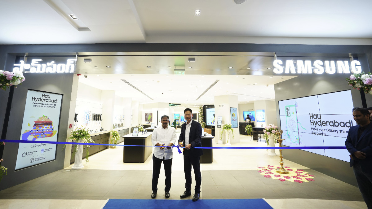 Samsung expands offline footprint with 'biggest' premium experience store in Telangana ...