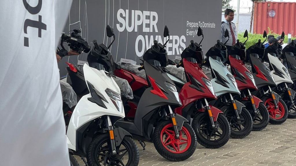 Simple One electric scooter deliveries begin - Electric Vehicles News ...