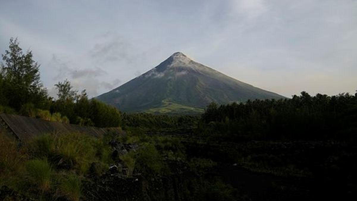 Philippine volcano's eruption, which has displaced thousands, can last ...