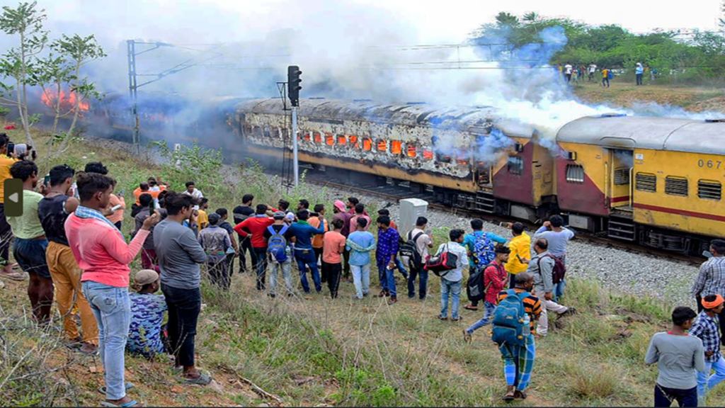 Falaknuma Express Fire: Indian Railways provides special buses for ...