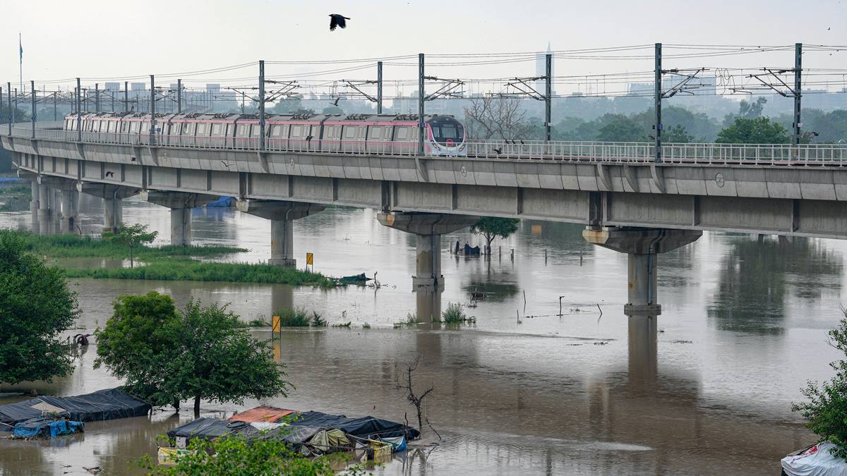 Delhi Metro: DMRC opens entry-exit gates of Yamuna bank Metro station ...