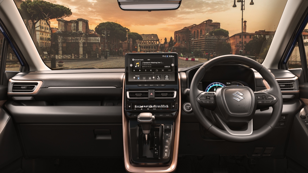 Maruti Suzuki Invicto vs Toyota Innova Hycross comparison: Differences ...