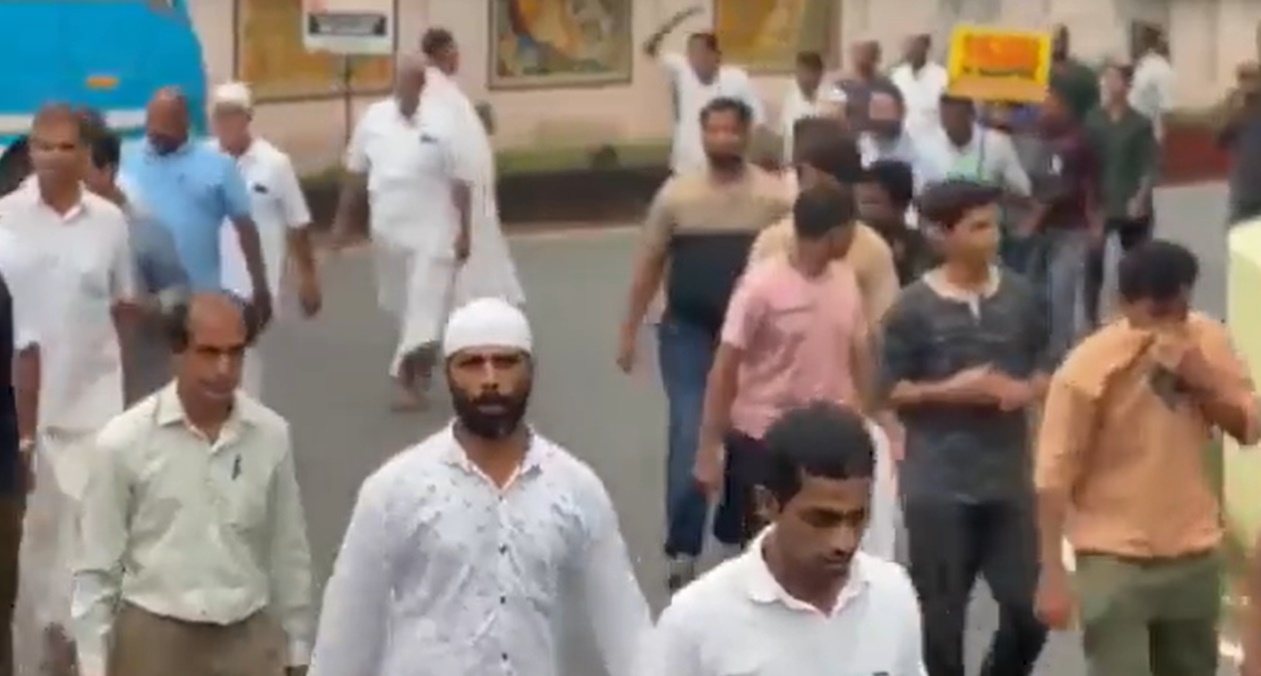 Over 300 Muslim League members booked for inflammatory 'anti-Hindu ...