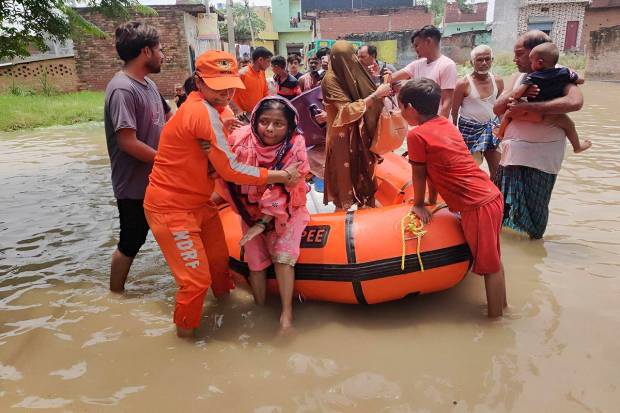 Many districts of Uttar Pradesh inundated; CM Yogi Adityanath conducts ...
