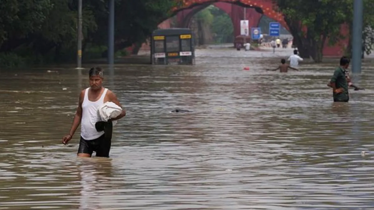 India Weather Update: ‘Red’ alert in 2 Maharashtra districts, NDRF teams deployed in Gujarat as ...